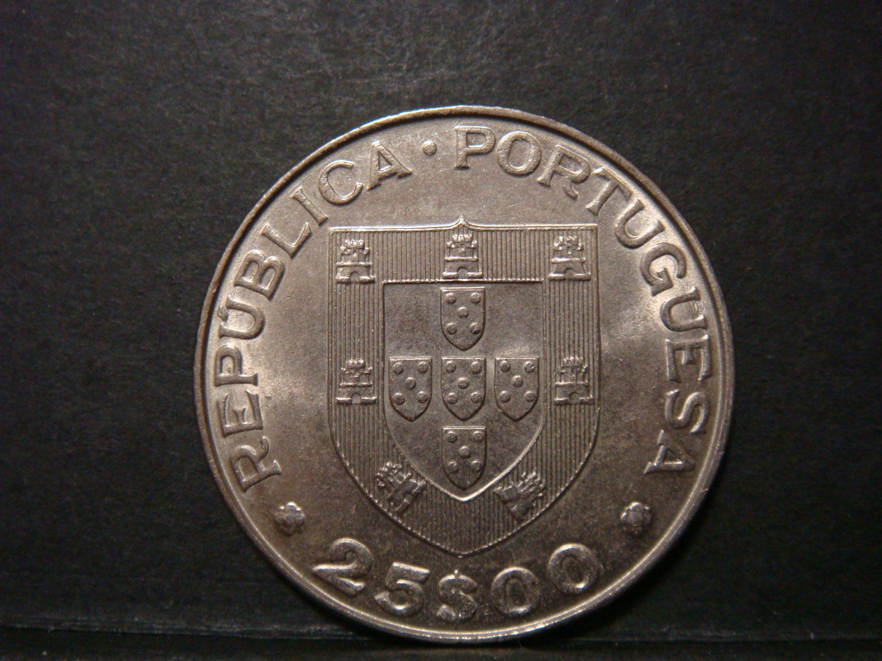 Portugal 25 Escudos Mundial Hoquei 82 (D'occasion) à sugiez pour CHF 0. ...