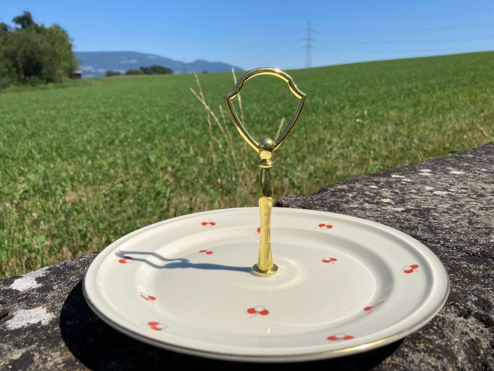 ETAGERE MIT ROSENTHAL TELLER (Gebraucht) in Subingen für CHF 14.5 – mit Lieferung auf Ricardo kaufen