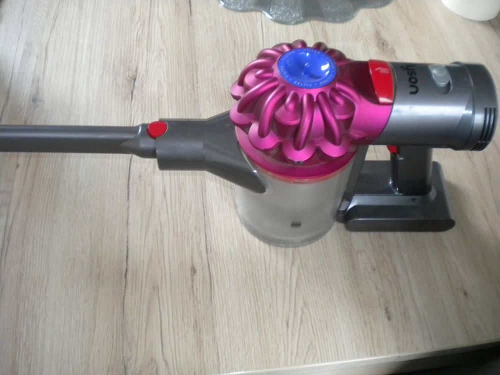 Dyson V-7 Staubsauger ( Defect) | Kaufen auf Ricardo