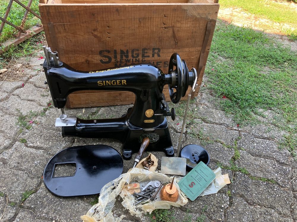 Alte Singer Sacknähmaschine (Gebraucht) in Lyss für CHF 250 – nur ...