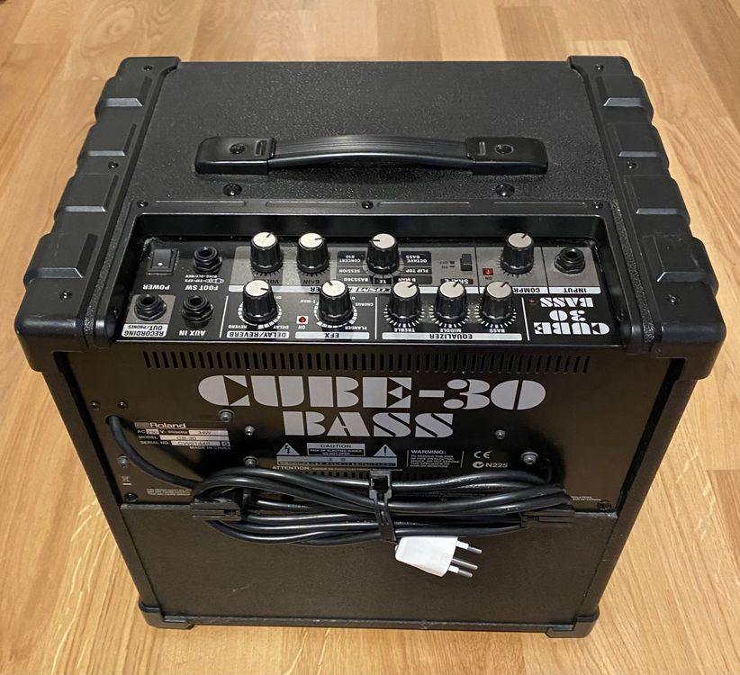 Roland Cube 30 Bass Verstärker (CB-30), 30 W | Kaufen auf Ricardo