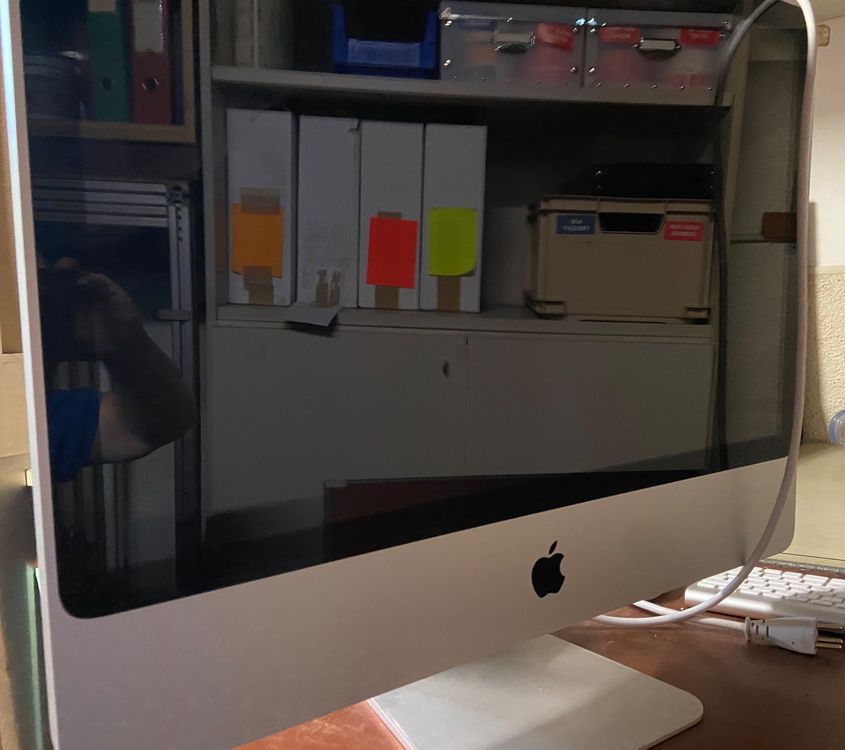 MAC MC PC Apple 24‘ (Defekt) in Stallikon für CHF 5 – nur Abholung auf Ricardo kaufen