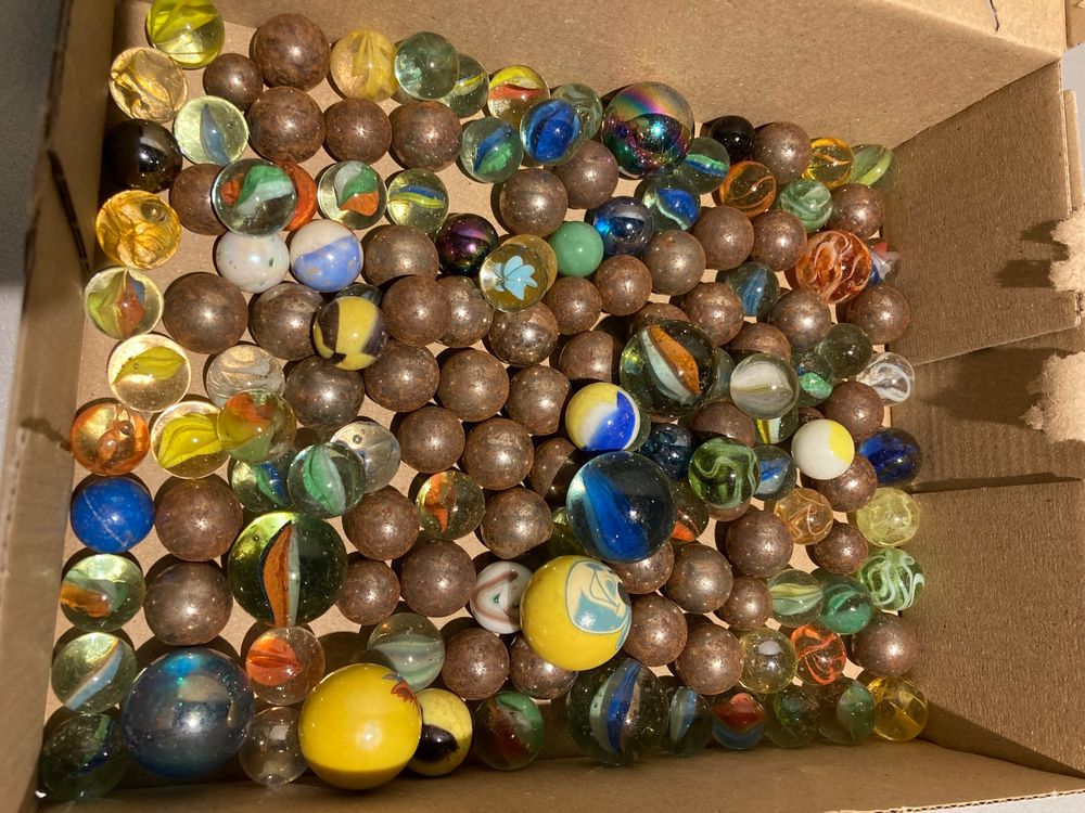 Alte Murmeln glas und metall (Gebraucht) in Schenkon für CHF 6 – mit ...