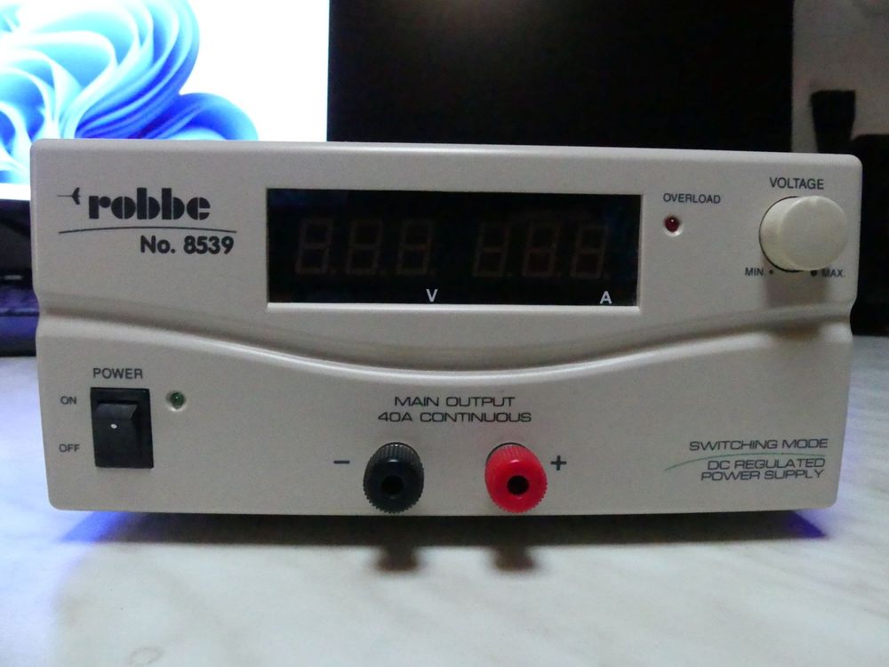 Robbe Schaltnetzteil 40A 3-15V (Gebraucht) in Holziken für CHF 49 – mit Lieferung auf Ricardo kaufen