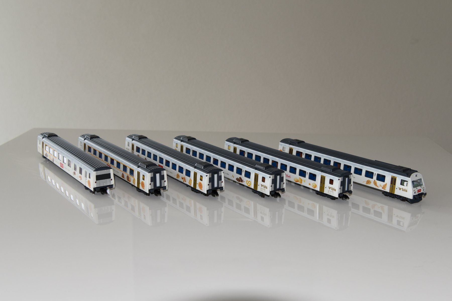 Liliput BLS-Kambly-Zug komplett (6-teilig) DC NEU (Neu und originalverpackt) in Mönchaltorf für ...