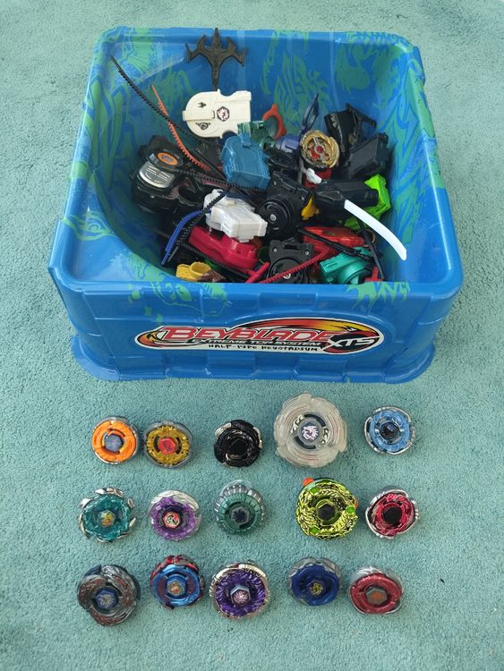 Set Beyblade série Metal avec arène (Gebraucht) in Bulle für CHF 50 ...