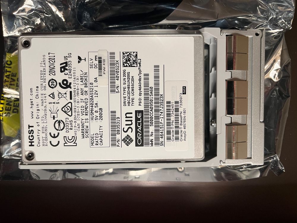HGST Hitachi 200 gb HDD 2.5” sas (Neu und originalverpackt) in Bedano ...