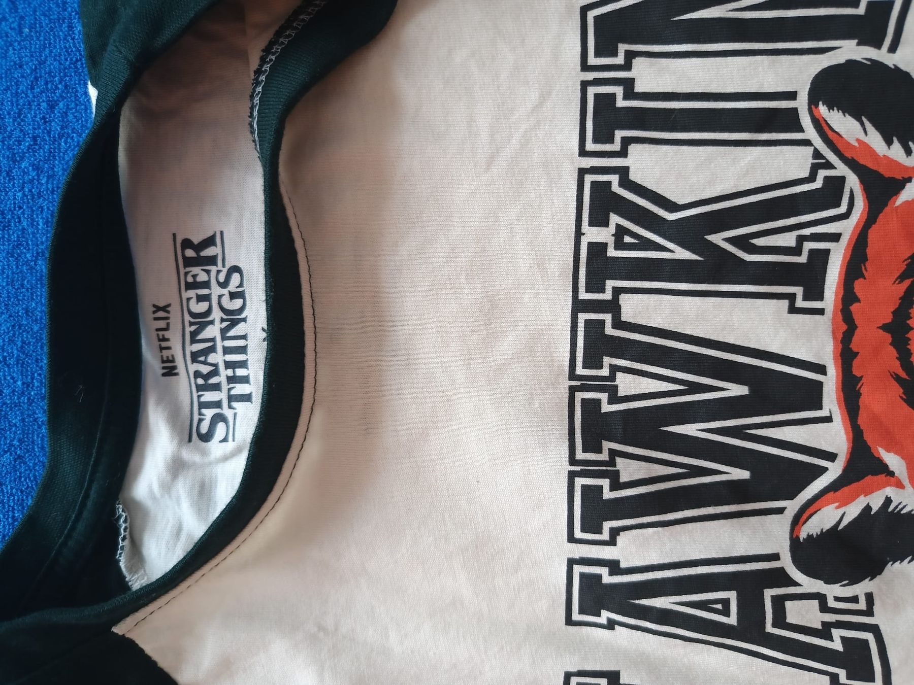 Stranger Things-Pyjama (L-XL) (Gebraucht) in Basel für CHF 5 – mit ...