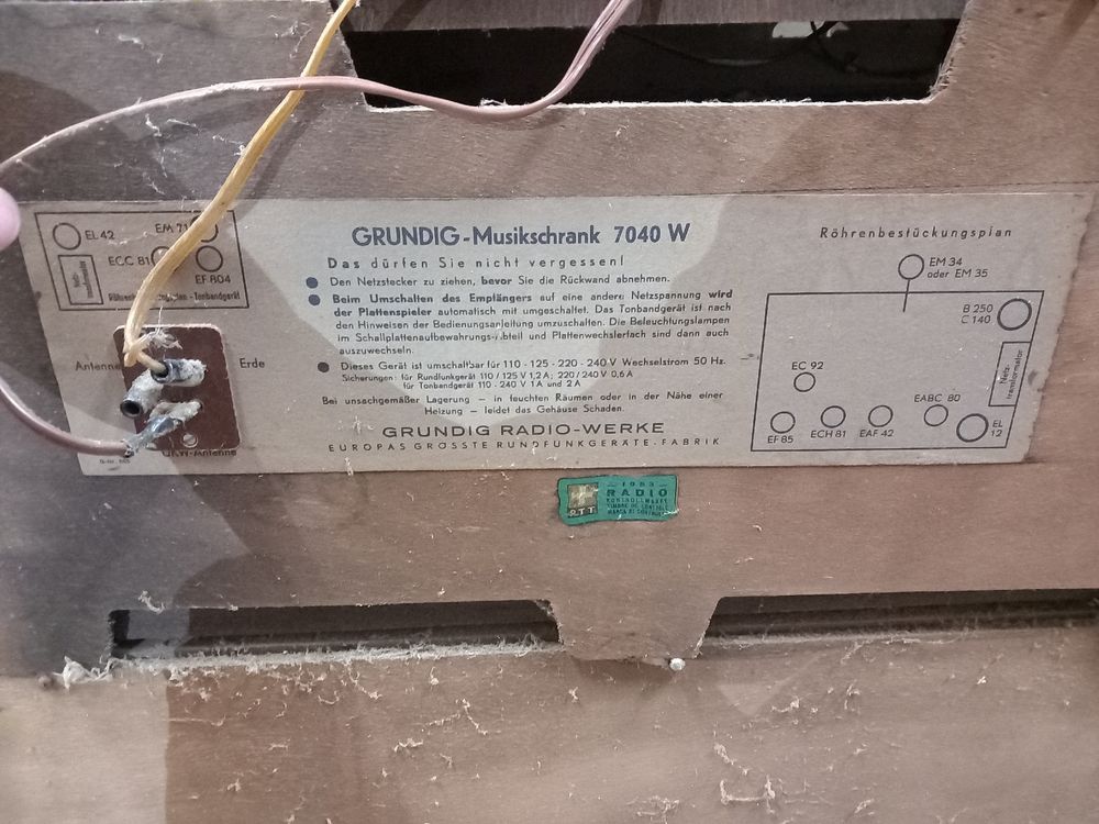 Grundig Musikschrank Plattenspieler Tonband (Gebraucht) in Gähwil für CHF 2 – nur Abholung auf ...