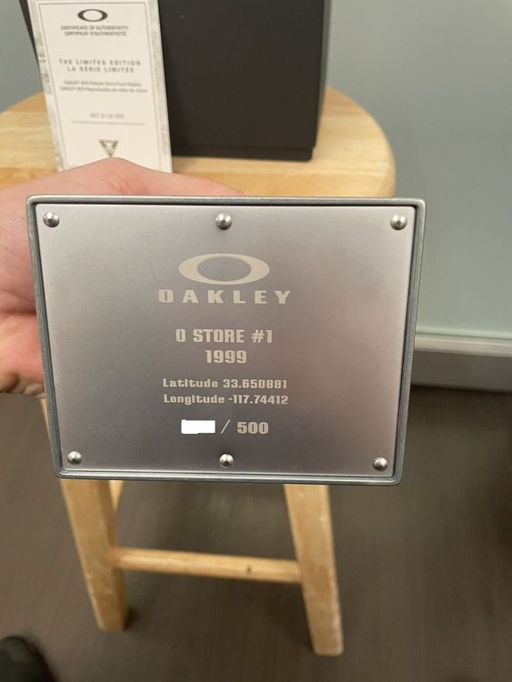 OAKLEY New Authentic Limited Edition Robotic Store Front | Kaufen auf ...