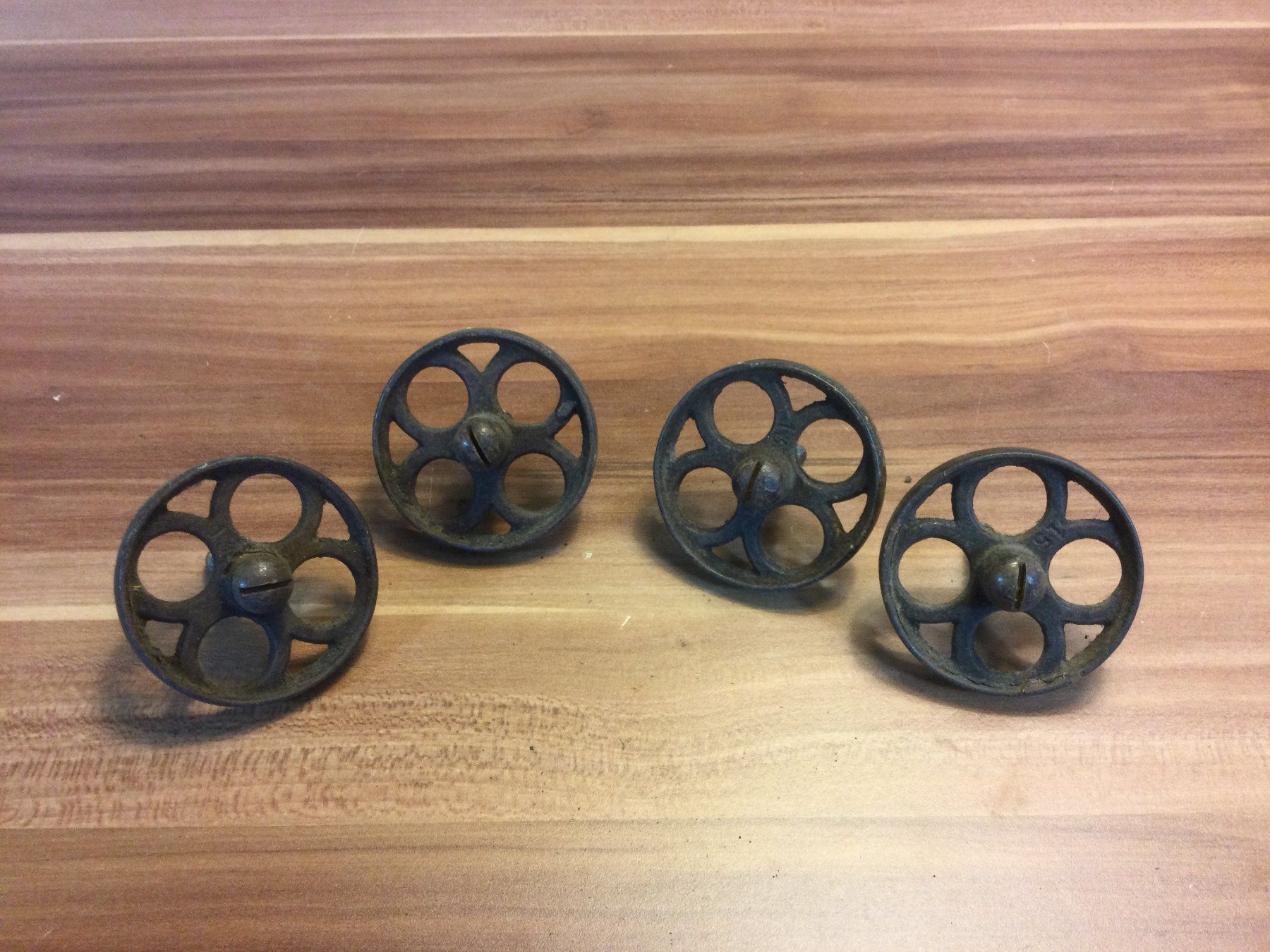 Antike kleine Möbelrollen Spielzeugrollen, Rollen, Gusseisen (Gebraucht ...