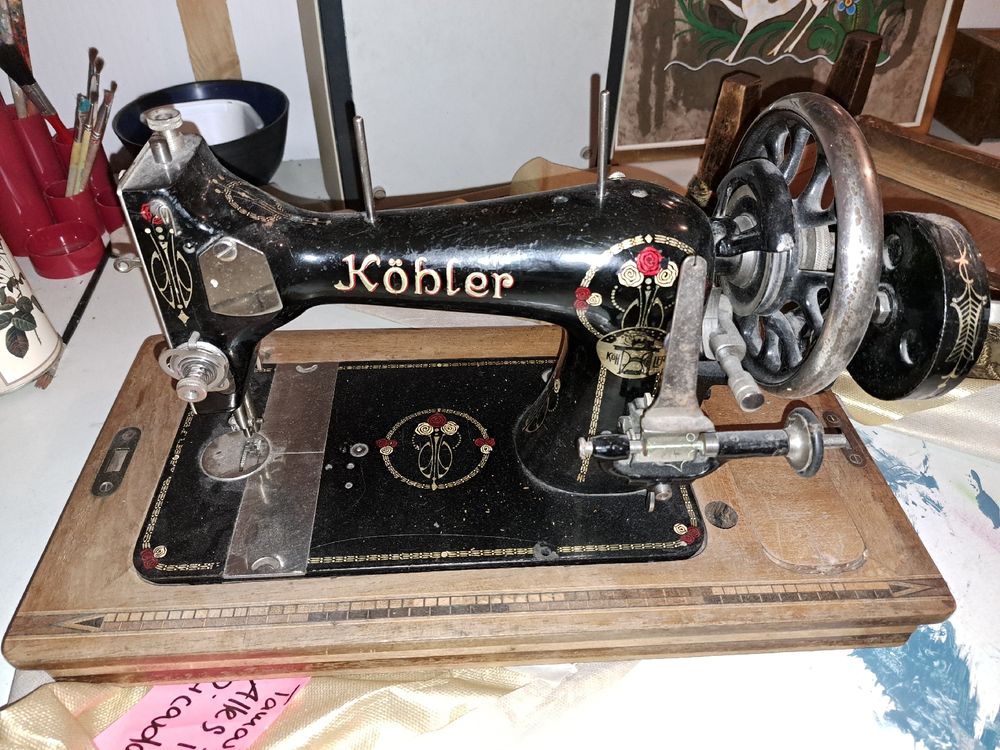 Antike "KÖHLER" Nähmaschine, ein Schmuckstück!funktioniert (Gebraucht) in Kölliken für CHF 75 ...