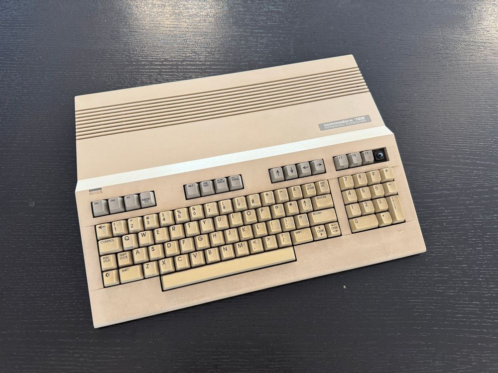 originaler Commodore 128 Computer - Vintage - | Kaufen auf Ricardo