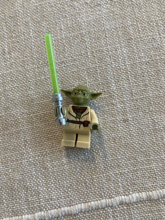 LEGO Star Wars – Yoda Minifigur mit grünem Lichtschwert (Gebraucht) in ...