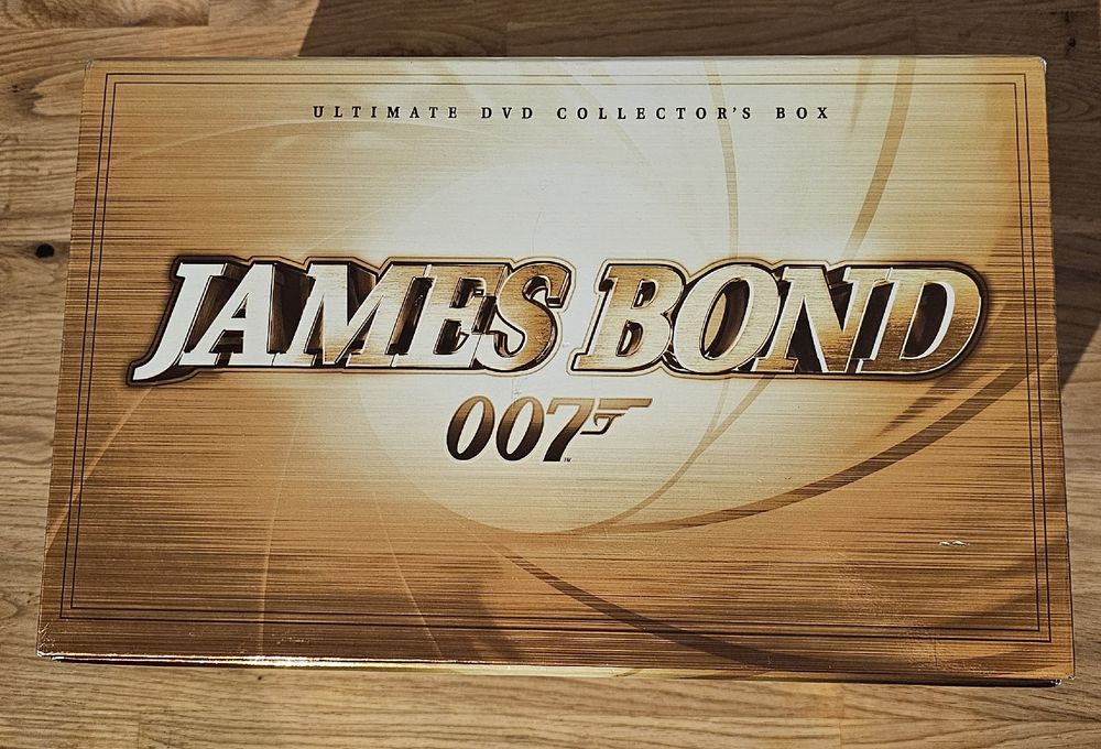 James Bond 007 Ultimate DVD Collector's Box (Gebraucht) in Bern für CHF 28 – mit Lieferung auf ...