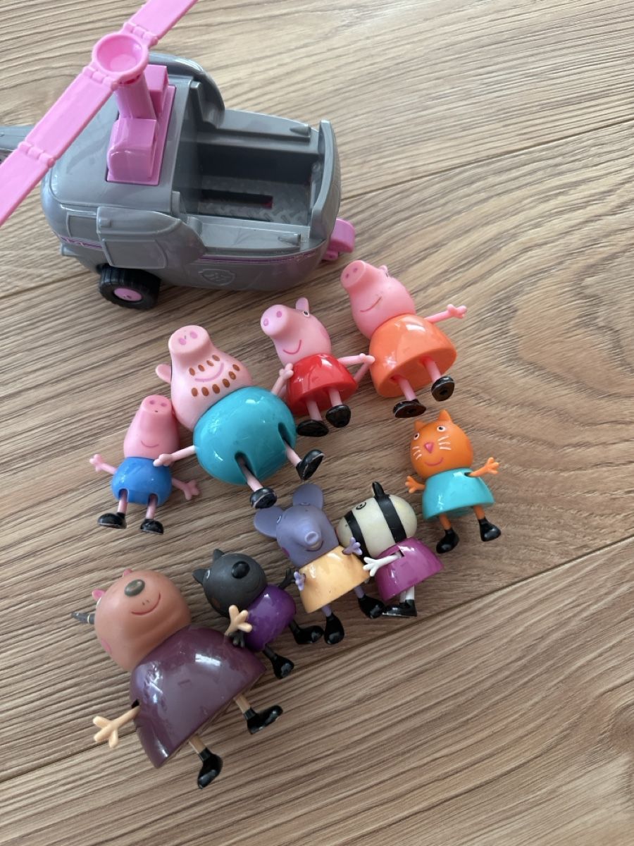 Figurines Peppa Pig et famille + hélicoptère - jouet (D'occasion) à ...
