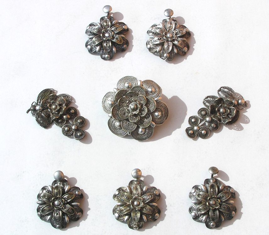 Konvolut alter Trachtenschmuck (Gebraucht) in Grenchen für CHF 100 – mit Lieferung auf Ricardo ...