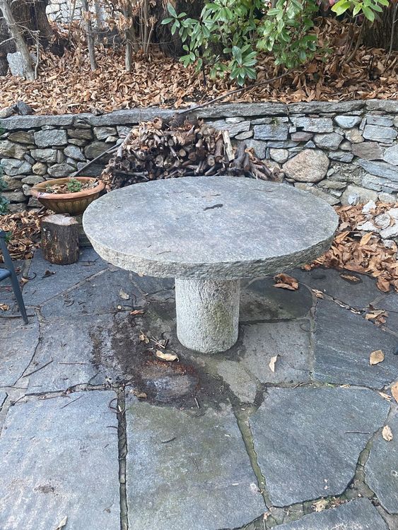 Table de jardin en pierre naturelle (en granit, ronde) (Gebraucht) in ...