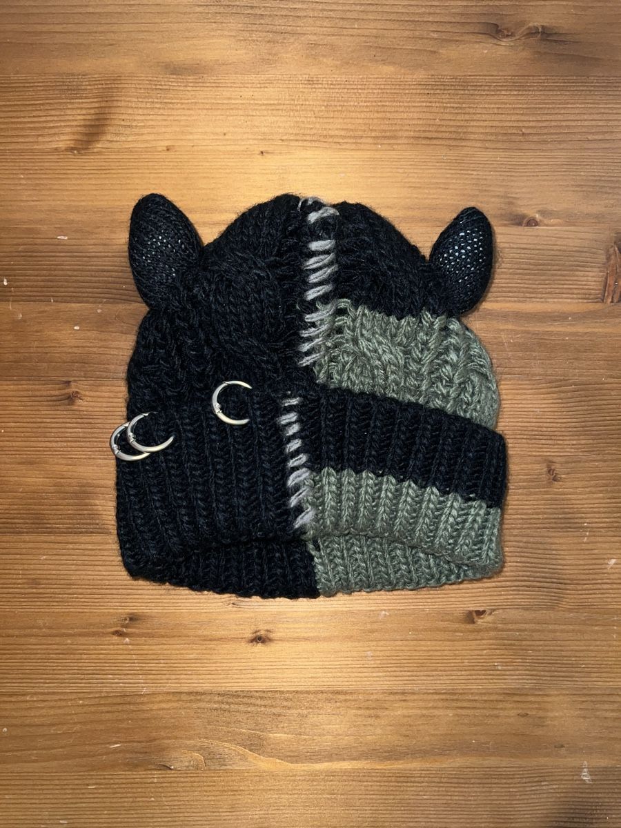Trendige Mütze mit Ohren, schwarz-oliv, neuwertig! (Neu (gemäss ...