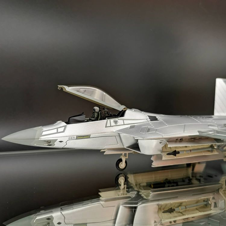 Modellflugzeug 1:72 F-22 Raptor Mirror Coating - OVP - HM (Neu und ...