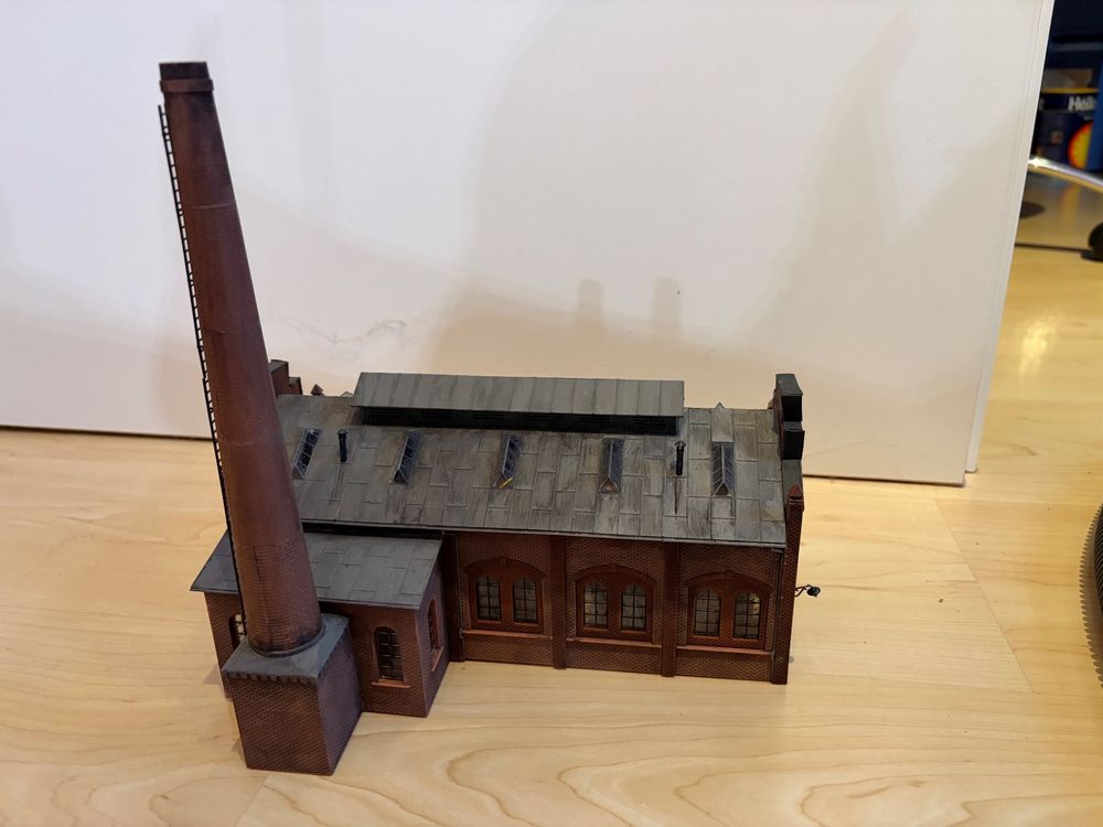 1-ständigen Lokschuppen von Faller 120159 in der Spur HO (Gebraucht) in ...