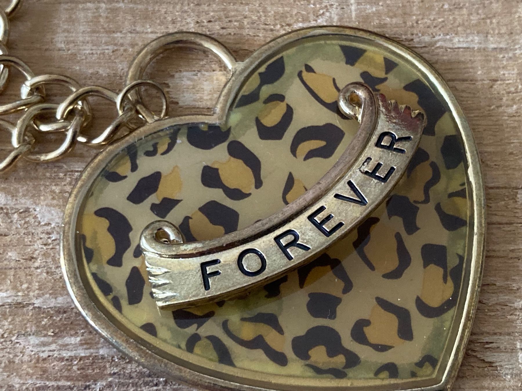 Collier cœur léopard "Forever" doré - Chic et Tendance! (D'occasion) à ...