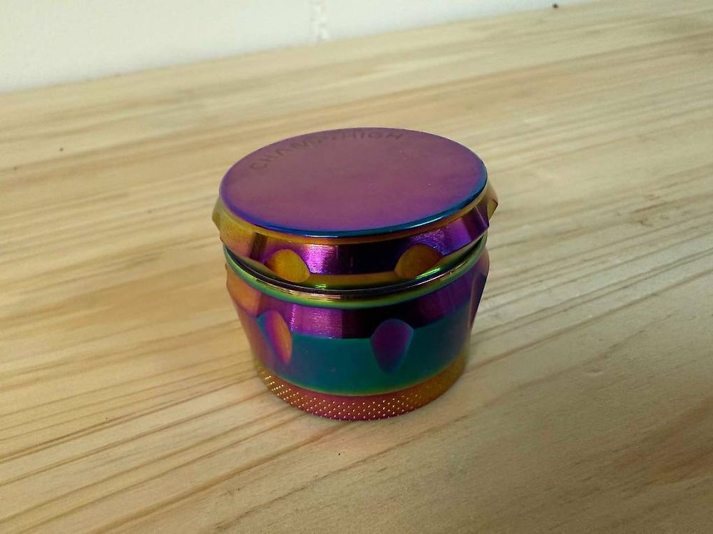 Design Grinder Crusher Sieb Tabak Gewürz Kräuter Metall NEU (Neu und ...