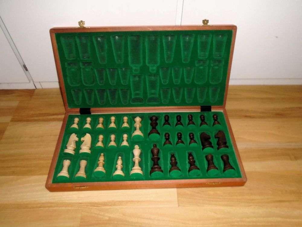 SCHACH mit Figuren in Holzschachtel / Schachbrett - wie NEU (Neu ...