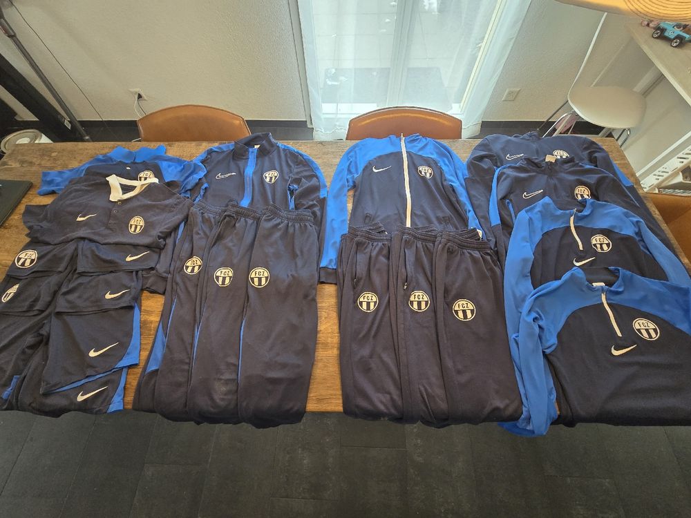 FCZ Academy Trainingskleider Nike Grösse S (Gebraucht) in Hombrechtikon ...