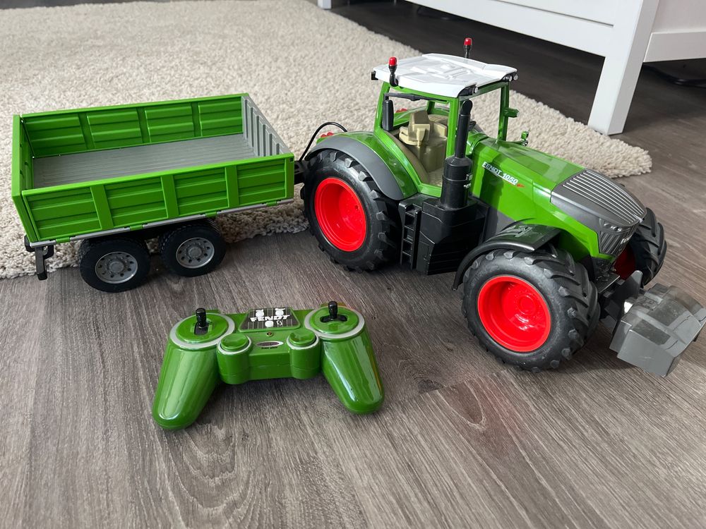 Ferngesteuerter Traktor Mit Anhanger