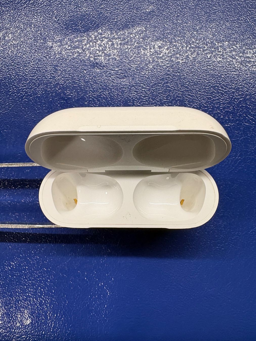 Apple AirPods Pro 2 charging case (A2968). (D'occasion) à Lausanne pour ...