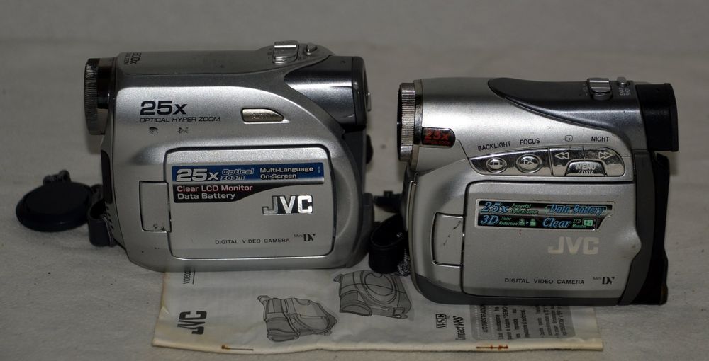 2 x Camcorder MiniDV JVC GR-D320 / GR-D239E caméscope (Defekt) in Collonges für CHF 38 – mit ...