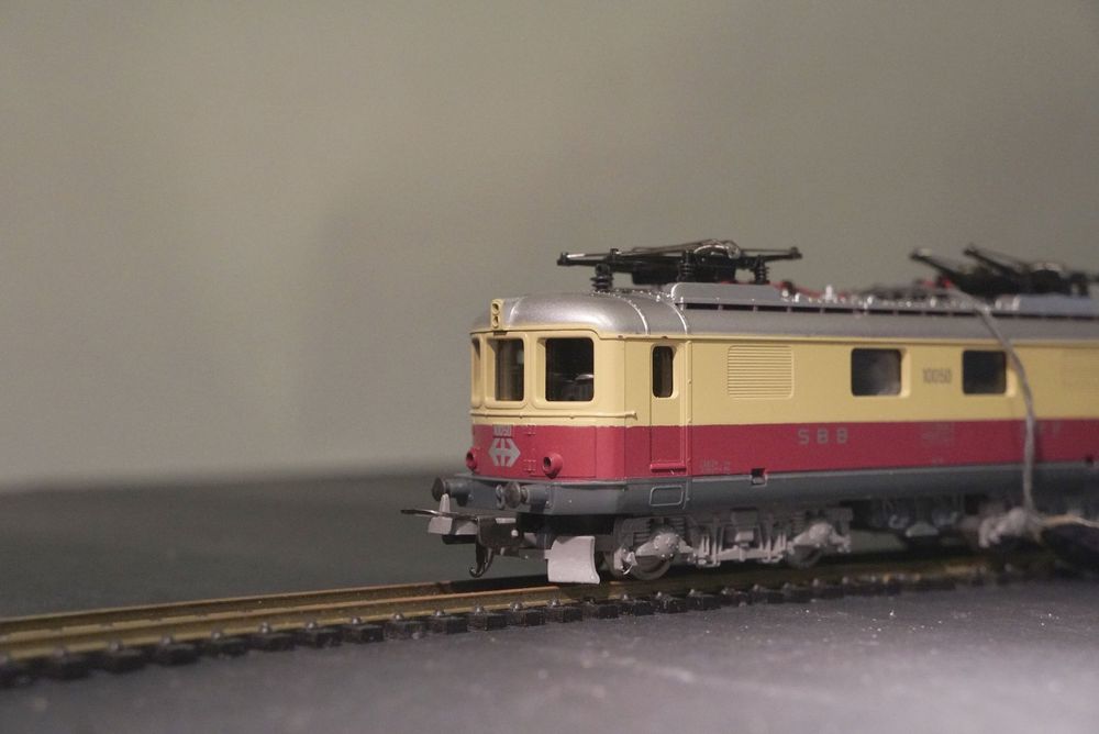 Lima H0 DC SBB E-Lok Re 4/4 “TEE” rot/beige, No.8066 in OVP | Kaufen auf Ricardo