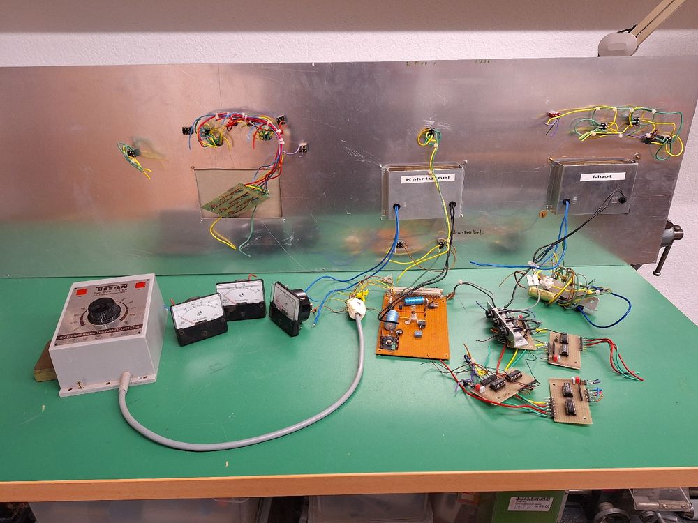 Analoge Modellbahnsteuerung mit Stellpult RhB Preda und Muot (Gebraucht) in Duggingen für CHF 20 ...