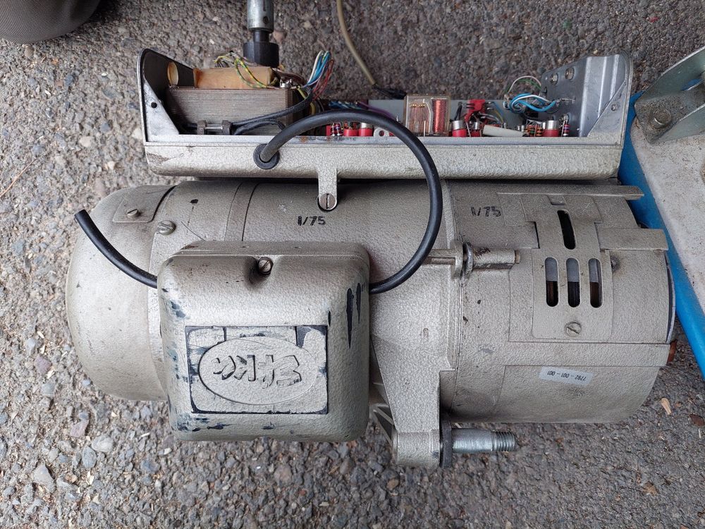 Efka Motor einer alten Nähmaschine Pfaff 335 (für Bastler) (Gebraucht ...