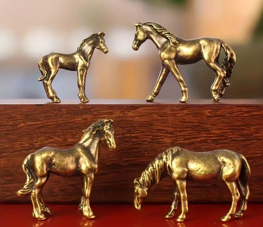 4er Set Vintage Miniatur Pferde Figuren Deko Gold (Gebraucht) in Sursee für CHF 12 – mit ...