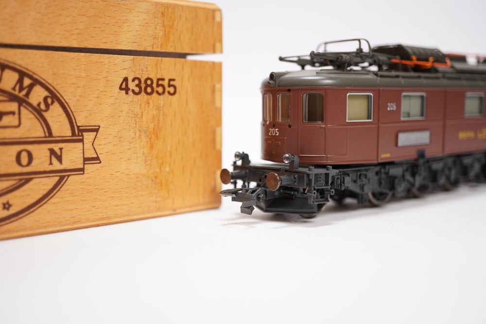 1å Roco 43855 BLS Ae 6/8 Museums Edition in Holzbox (Gebraucht) in ...