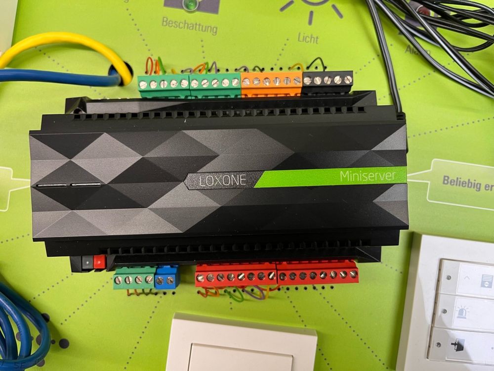 Loxone Musterkoffer + Miniserver & Extensions (Gebraucht) in für CHF ...