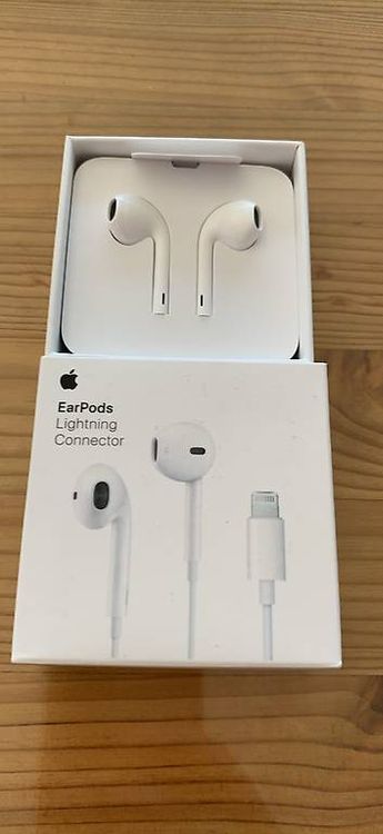 EarPods with Lightning Connector White (Gebraucht) in Basel für CHF 18 ...