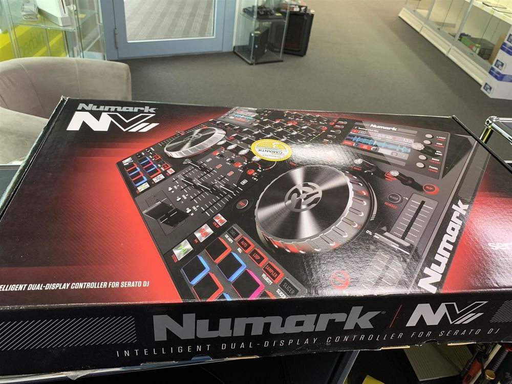 Numark NVII (Schwarz) DJ Controller (Gebraucht) in Zürich für CHF 429 – mit Lieferung auf ...