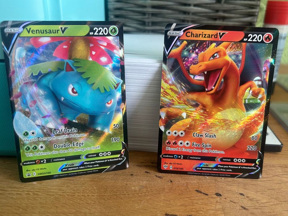 Pokemon Card Charizard V & Venusaur V | Kaufen auf Ricardo