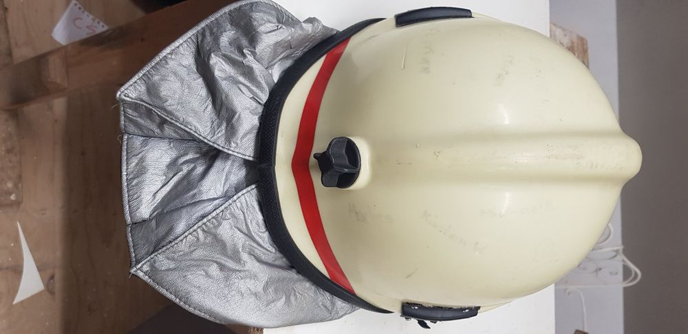 feuerwehr helm (Gebraucht) in ZIHLSCHLACHT für CHF 12 – mit Lieferung ...
