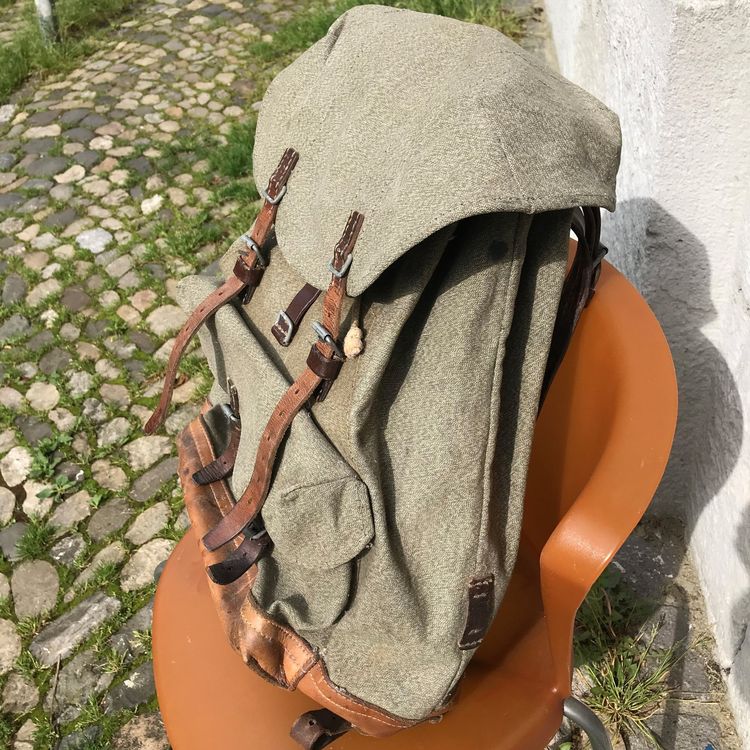 alter Militärrucksack Vintage Rucksack Stoff/ Leder | Kaufen auf Ricardo