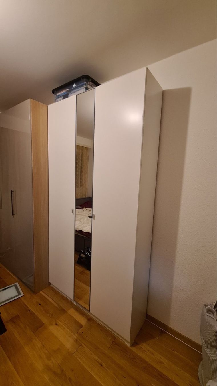 Armoire blanche avec miroir (Gebraucht) in Meyrin für CHF 89 – nur ...