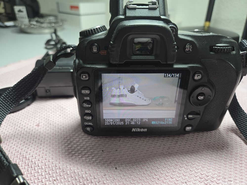 Nikon D90 mit 2 akku | Kaufen auf Ricardo