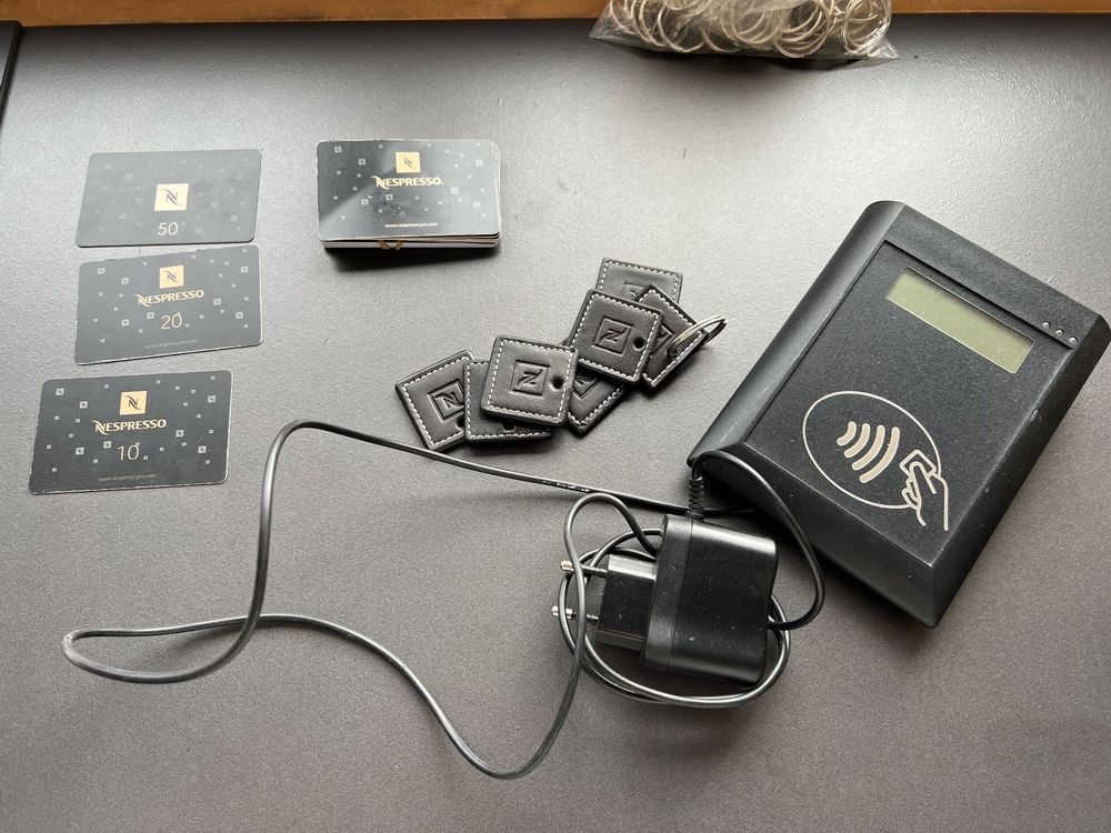 Nespresso Gemini CS203 inkl. Capsule Dispenser | Kaufen auf Ricardo