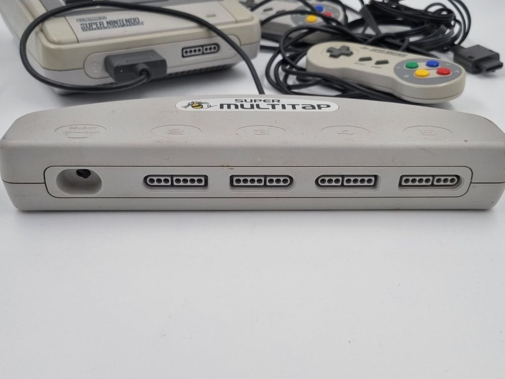Super Nintendo Entertainment System (SNES) + 2 Controler | Kaufen auf ...