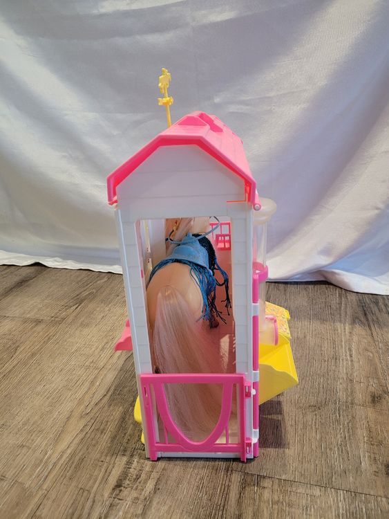Barbie Pferd Leckermaul, Stall, Picknick Set (Gebraucht) in ...