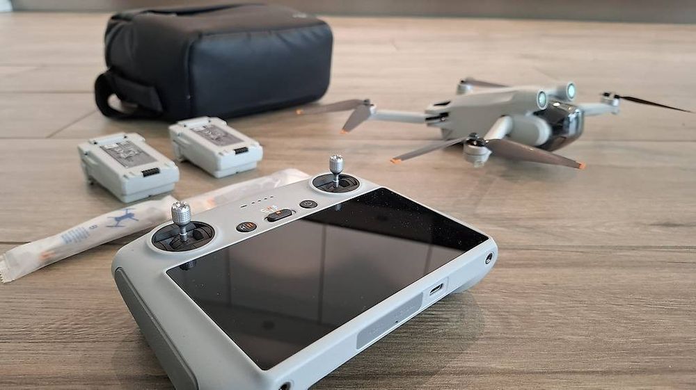 DJI Mini 3 Pro mit RC Controller und Zubehör (Gebraucht) in Nidau für ...