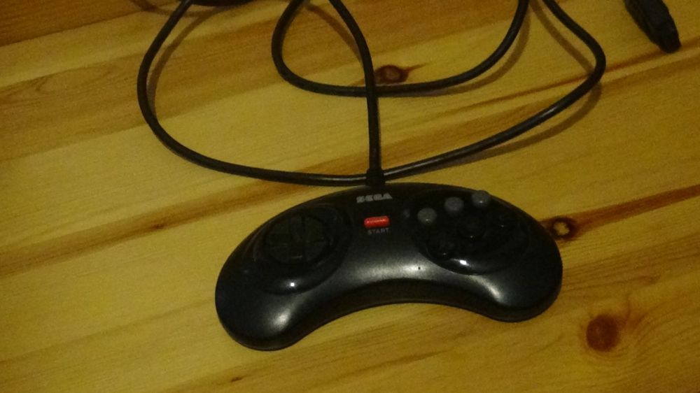 Mega Drive 6 Button Controller (2 Stück) | Kaufen auf Ricardo